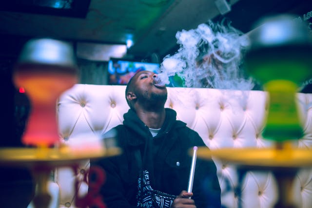 Het verschil tussen roken van een sigaret en een waterpijp | Alle ...